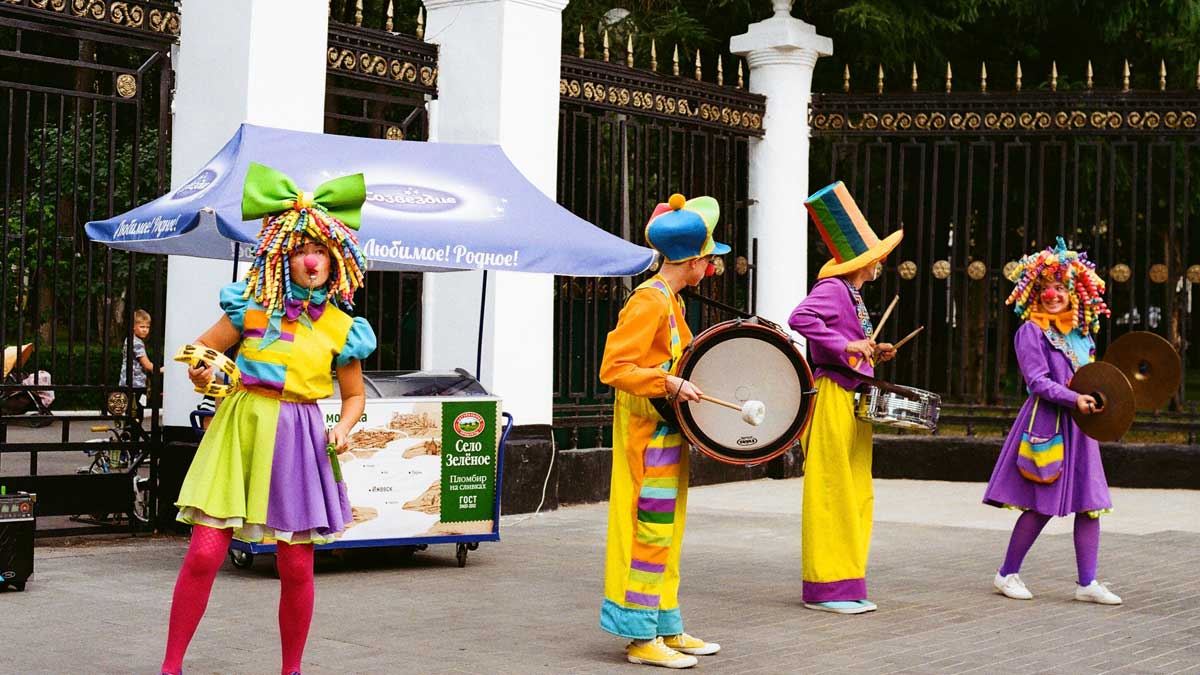 Harga Kostum Badut Doraemon Murah dan Cara Menjaganya • Surya Maskot