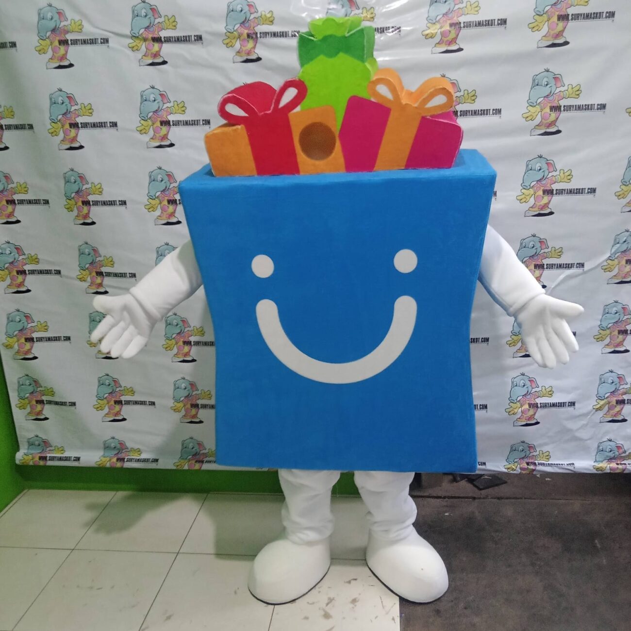 Jasa Kostum Maskot Pembuatan Badut Murah • SuryaMaskot